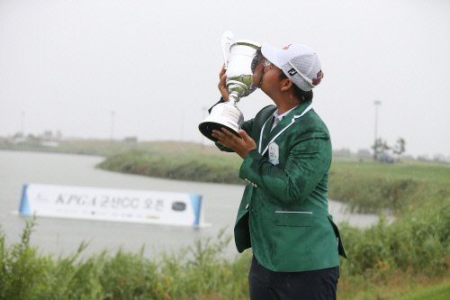 KPGA 코리안투어에 새바람 몰고온 '10대 괴물' 김주형 : 네이트 스포츠