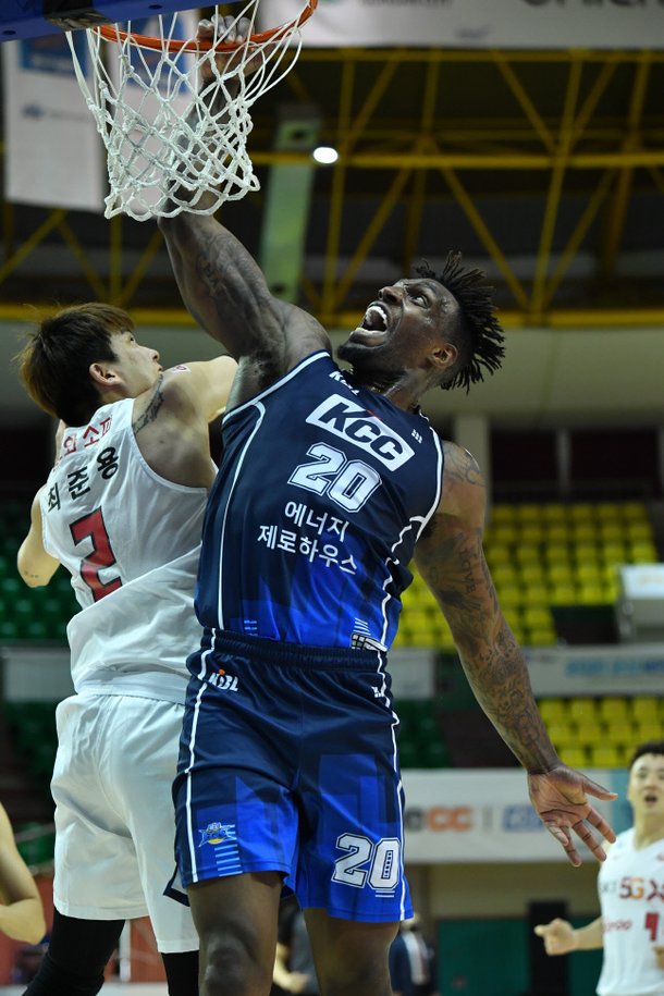'라건아-데이비스 더블더블' KCC, SK에 25점 차 대승 : 네이트 스포츠