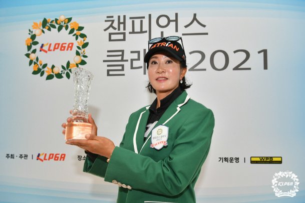 '47살의 골퍼' 차지원, 'KLPGA 챔피언스 클래식 2021 1차전' 우승 차지해 : 네이트 스포츠