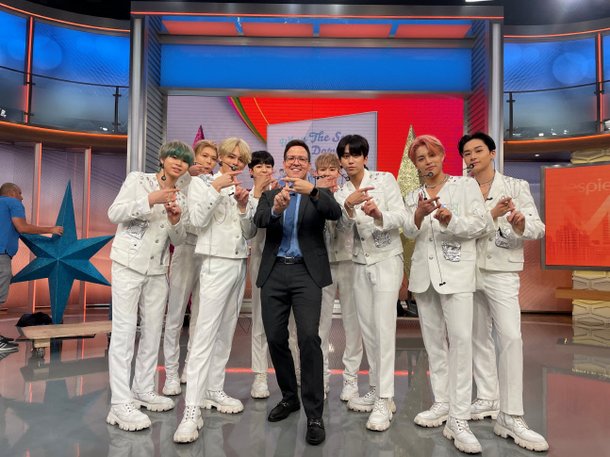 T1419, 450만 명이 본 美 유명 방송 '데스피에르타 아메리카' 출연 : 네이트 연예