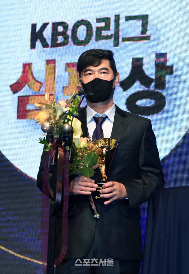 KBO 나광남 심판, 역대 최초 3000 경기 출장 -1 : 네이트 스포츠