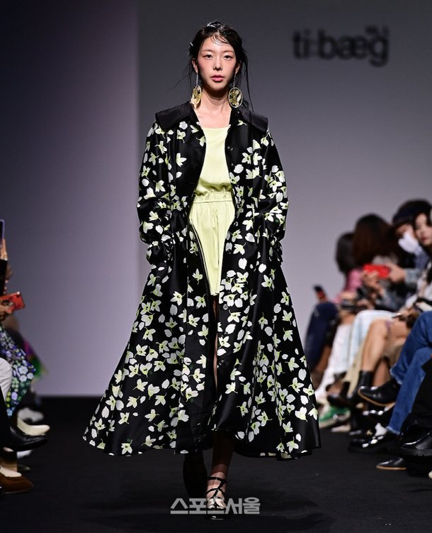 솔비와 콜라보한 디자이너 조은애 세계 최고의 패션축제인 파리패션위크에서 전세계 사람들에게 우리의 메시지를 전하고 싶다 네이트 연예