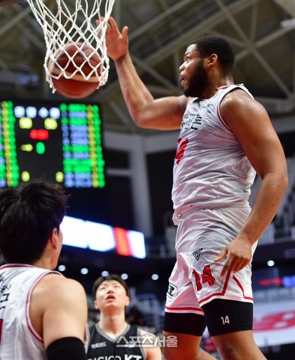 변준형 스펠맨 39점 합작·양희종 매직, KGC KT 꺾고 6연승 광속질주[SS수원in] : 네이트 스포츠