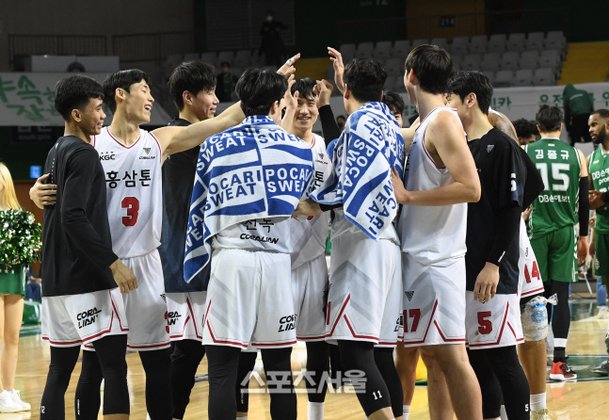 [포토]DB 꺾고 시즌 20승에 선착하는 KGC : 네이트 스포츠