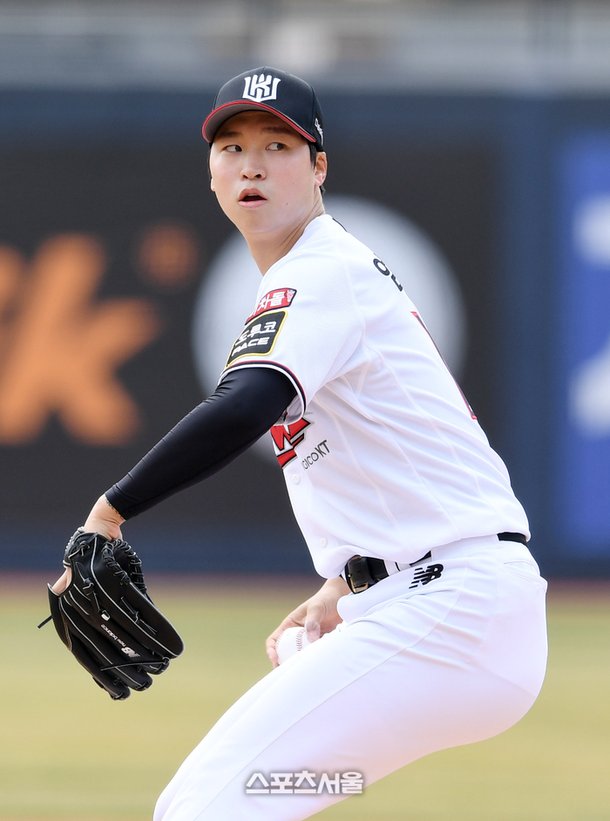 '엄상백 완벽투-신본기 1호포' KT, 3연승+위닝 완성…SSG 4연패 수렁 [SS수원in] : 네이트 스포츠