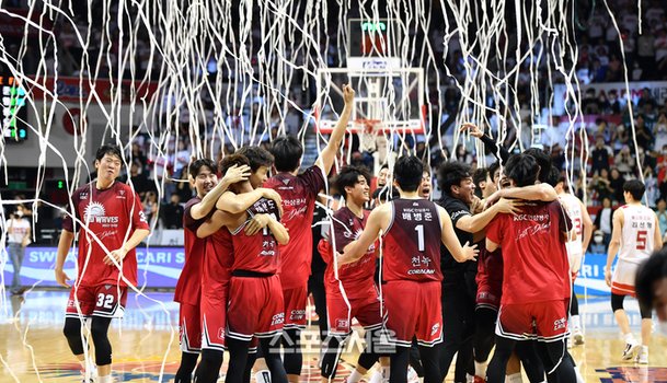 KGC 연장 끝에 SK 꺾고 통합 우승 달성, 오세근 MVP[SS안양in] : 네이트 스포츠