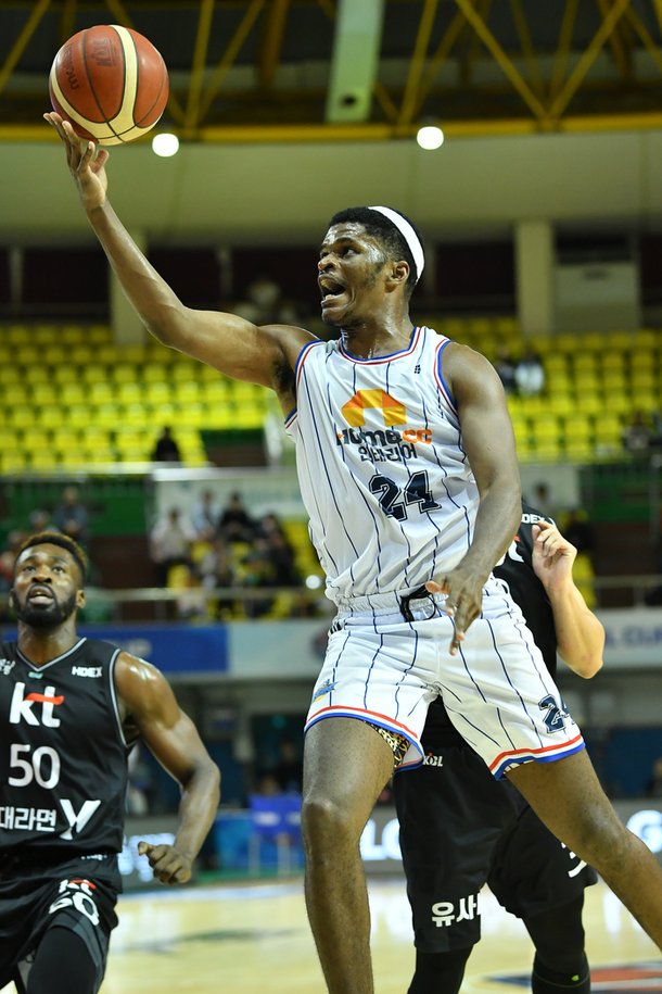 존슨 40점+허웅 쐐기 득점, KCC 연장 끝에 KT 꺾고 결승행[컵대회] : 네이트 스포츠