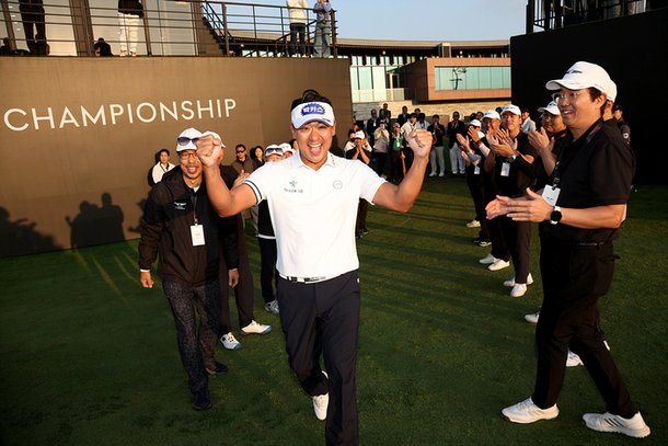 PGA 스타도 KPGA 영건도 베테랑 관록 앞에 무릎, 박상현 제네시스 챔피언십 우승으로 상금 50억원 돌파 "임성재만 잡자 했죠"[SS 스타] : 네이트 스포츠