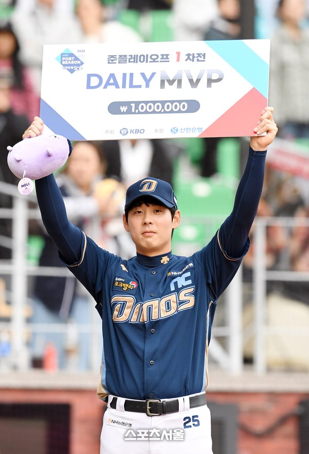 [포토]대타 홈런 NC 김성욱, 준PO 1차전 MVP : 네이트 뉴스