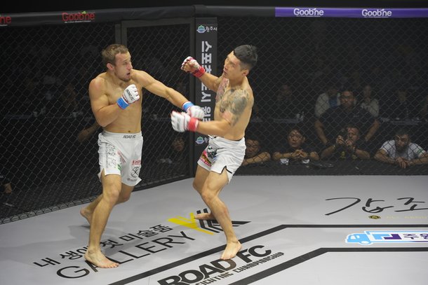 '로드FC 066' 한국 귀화 난딘에르덴, 러시아 파이터에 아쉬운 KO 패…상금 1억 획득 실패 : 네이트 스포츠