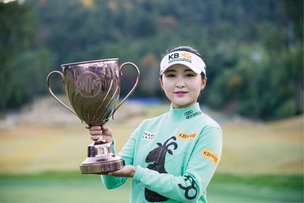 '대세' 입증 이예원, KLPGA 대상·위믹스 챔피언십 첫 챔피언 등극 '굿바이 2023' : 네이트 스포츠