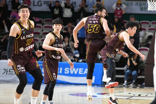 양홍석-마레이 쌍끌이, LG KCC 꺾고 4연승[SS현장] : 네이트 스포츠