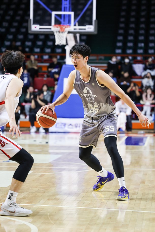 홈 3연승 도전 KCC, 송교창 무릎 통증으로 SK전 결장 [SS현장] : 네이트 스포츠