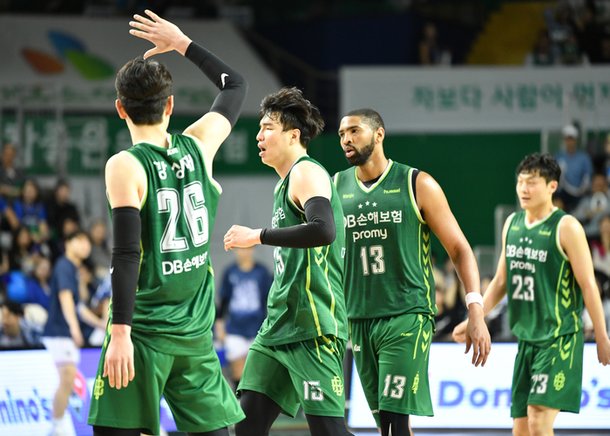 김종규 혼신의 더블더블, DB KCC 꺾고 1승1패 시리즈 원점 [SS PO현장] : 네이트 스포츠