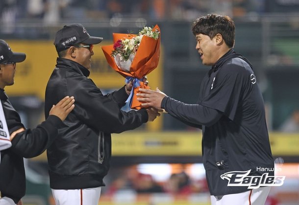 '드디어 됐다!' 류현진, KBO 통산 '100승'…복귀 7G 만에 웃었다 [SS시선집중] : 네이트 스포츠