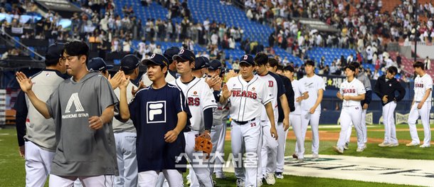 [포토]'SSG 3연전 스윕했습니다' 두산 : 네이트 뉴스