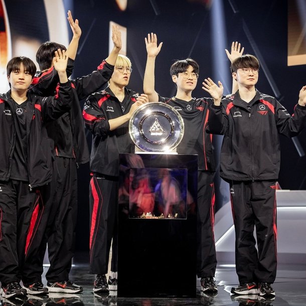 T1 EWC 2024 LoL 초대 챔피언 등극 세계적 명성 '페이커' MVP 선정 겹경사 : 네이트 스포츠
