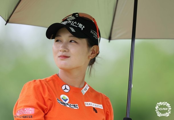 '이예원vs박현경' '방신실vs황유민vs윤이나' 다승-장타왕 경쟁 불꽃 KLPGA투어 상반기 불꽃 튀었네[SS 포커스] : 네이트 스포츠