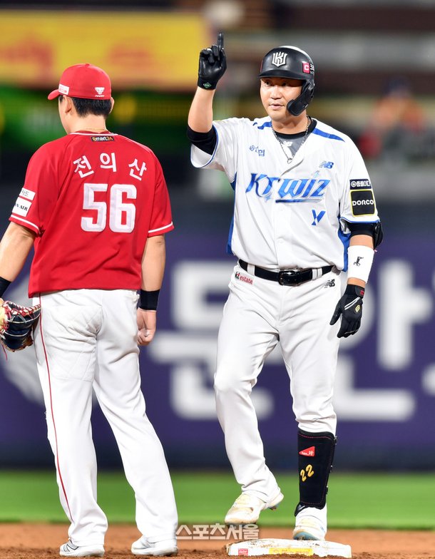 'ABS 혼란 극복→7회 4득점' KT, SSG에 5-3 역전승…시즌 첫 '5위' [SS수원in] : 네이트 스포츠