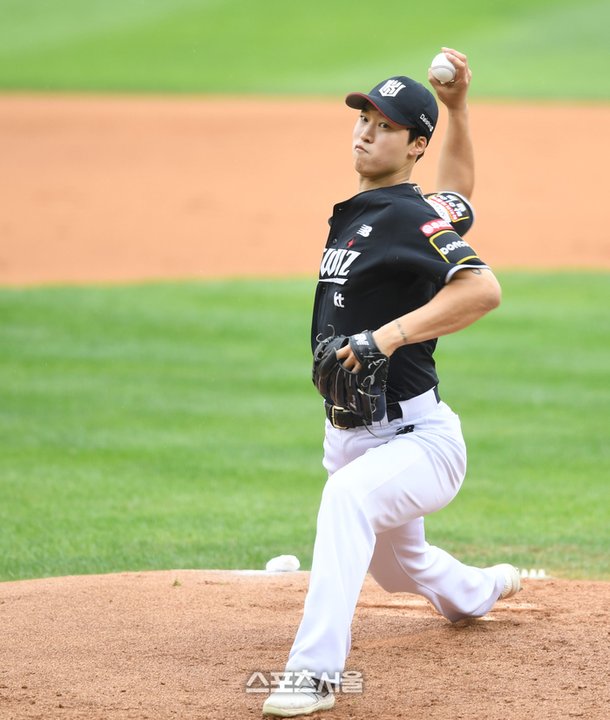 KT 엄상백 vs LG 임찬규, '외나무' 격돌 '대구행' 티켓 거머쥘 주인공은? [준PO5] : 네이트 스포츠