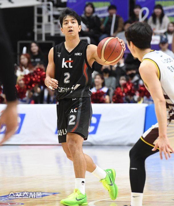 허훈, 1쿼터에만 16점 폭발…KT, DB 꺾고 4위 반경기차 추격 : 네이트 스포츠