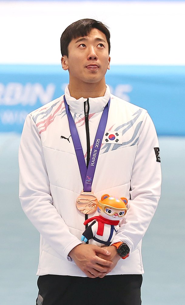 '0.08초 차이' 고개숙인 김준호, 그래도 잘했다…스피드스케이팅 100m 이어 500m 동메달 [하얼빈AG=종합] : 네이트 스포츠