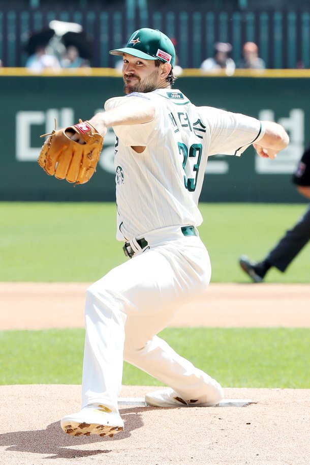 '158㎞ 대폭발' 앤더슨 112구 역투 QS→SSG 6연패 끝…이래서 '에이스'다 [SS시선집중] : 네이트 스포츠