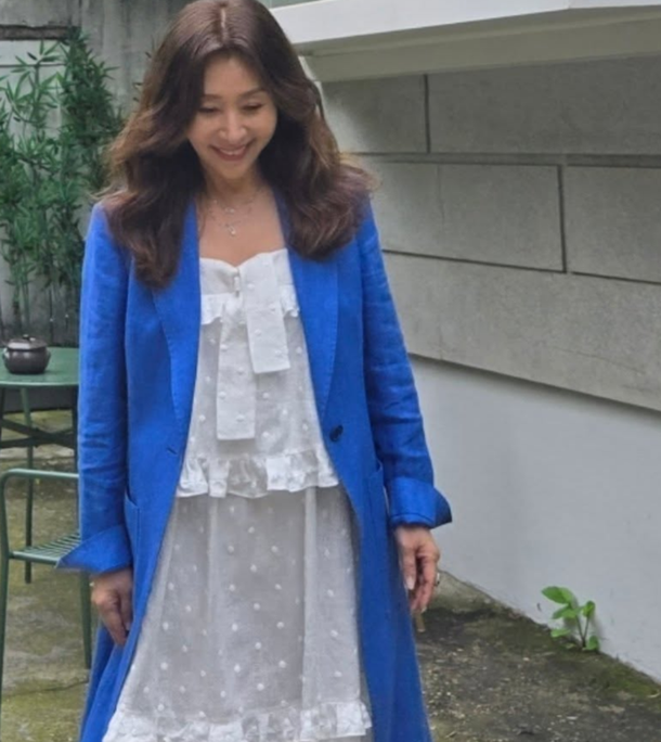 '세월은 나만 맞았네' 최명길, 여전히 우아한 미모 [★SNS] : 네이트 연예