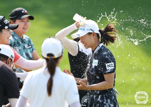정윤지, Sh수협은행 MBN 여자오픈 '와이어 투 와이어' 우승…3년 만에 KLPGA투어 '통산 2승' : 네이트 스포츠
