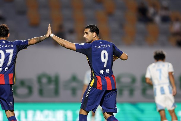 '멀티골+3골 관여' 수원FC 싸박, K리그1 26R MVP 선정 [오피셜] : 네이트 스포츠