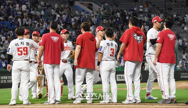 SSG, 新 철벽불펜에 든든! '후반기 ERA 0.46' 김민, "자신감 UP, 팀 동료들에 고맙다" [SS스타] : 네이트 스포츠