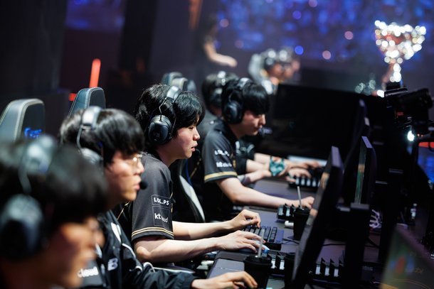 "끝내 한 걸음 모자랐다" KT, T1에 2-3 패배 '눈물의 청두'…반란은 완성되지 못했다 [SS롤드컵 결승] : 네이트 스포츠