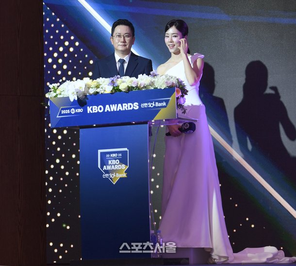 [포토] KBO 시상식 MC 김민수-노윤주 아나운서 : 네이트 뉴스