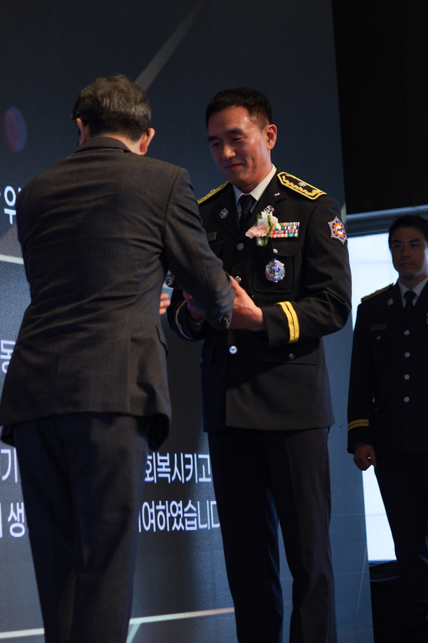 [강원소방]원주, 오정근 소방위 생명존중대상 수상 : 네이트 뉴스