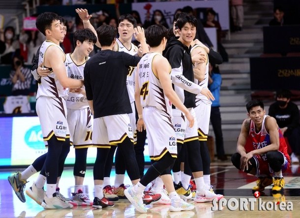 LG, KGC 제압하고 1위 추격! : 네이트 스포츠