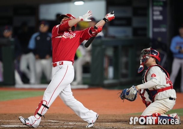 SSG 최정, KBO 리그 최다 468 홈런 기록 쾅! : 네이트 스포츠