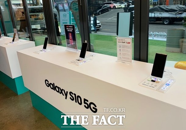 5G 고객 유치전 '후끈'…SKT·LGU⁺ 지원금 상향·KT "변경 없다" : 네이트 뉴스