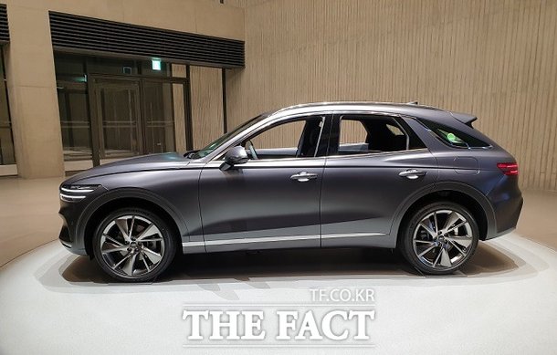 [TF CAR] 제네시스 GV70, '갑툭튀' 마저 고급스럽다 : 네이트 뉴스