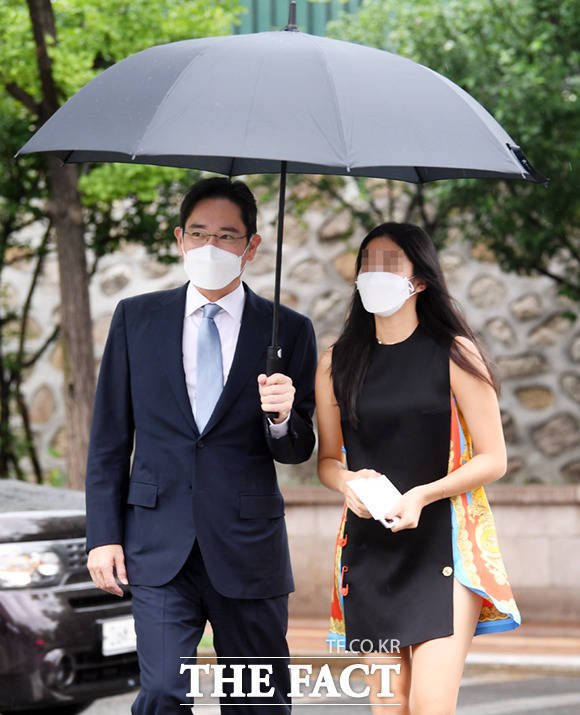 딸과 함께 현대家 결혼식 참석한 이재용 [TF사진관] : 네이트 뉴스