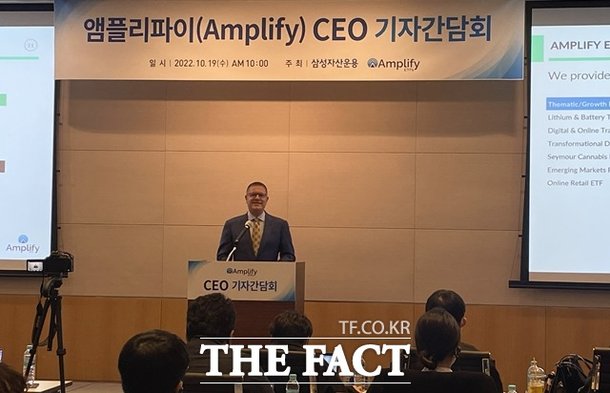 美 앰플리파이 CEO "미 ETF 규모, 5년 내 뮤추얼 펀드 뛰어넘는다" : 네이트 뉴스