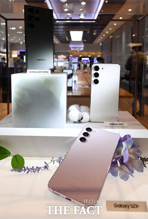 '갤럭시 시리즈 끝판왕'…베일 벗은 갤럭시S23 시리즈 [TF사진관] : 네이트 뉴스
