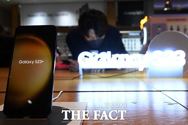 '갤럭시 시리즈 끝판왕'…베일 벗은 갤럭시S23 시리즈 [TF사진관] : 네이트 뉴스