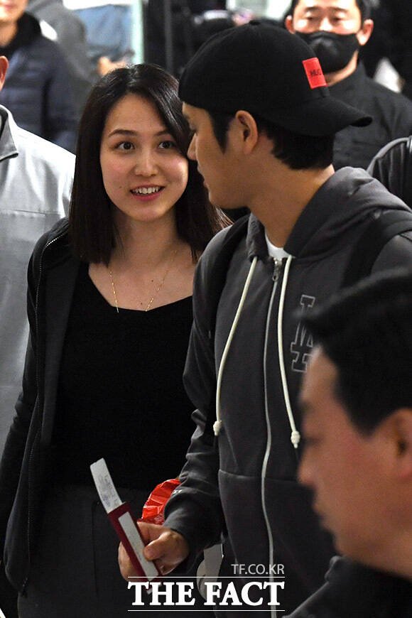 오타니, 부인과 '행복한 서울 방문 마치고 출국' [TF포착] : 네이트 뉴스