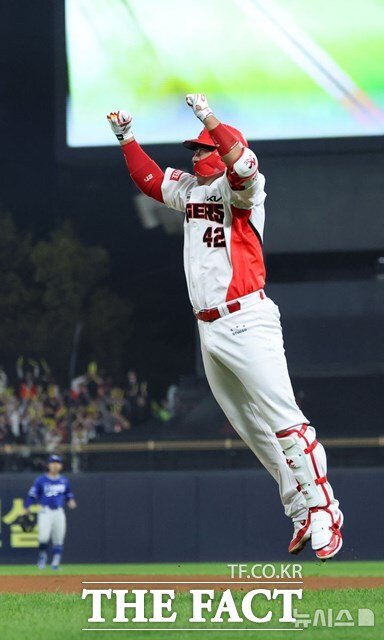 [KS5] '오메,우승!' KIA ,감격의 V12 '헹가래'…삼성전 4승1패 : 네이트 스포츠