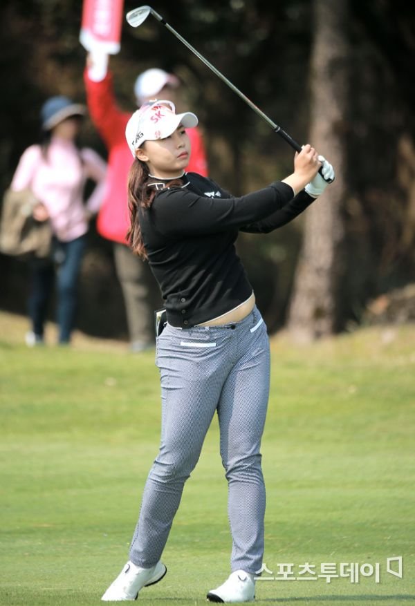 김지영·이소미, KLPGA 롯데 칸타타 여자오픈 2R 공동 선두 : 네이트 스포츠