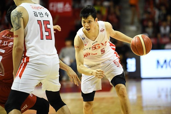 '김민수 26점' SK, KGC에 81-70 승…리그 5위 : 네이트 스포츠