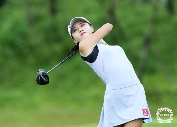 윤하연, KLPGA 점프투어 11차전서 생애 첫 우승 : 네이트 스포츠