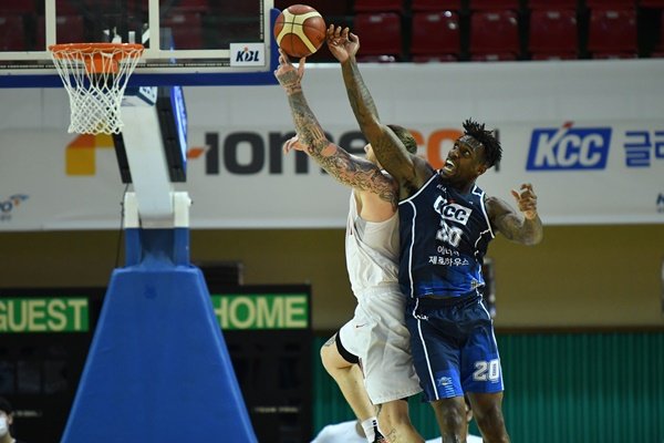 '라건아 18점' KCC, SK에 대승…4연승 질주 : 네이트 스포츠