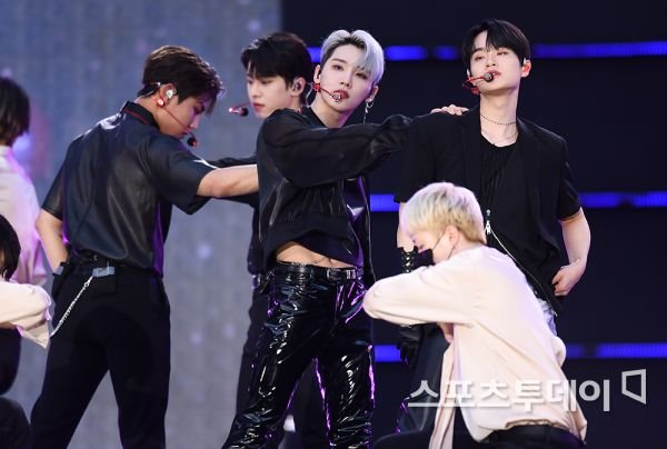 [ST포토] AB6IX, 무대에 몸을 맡겨 : 네이트 연예