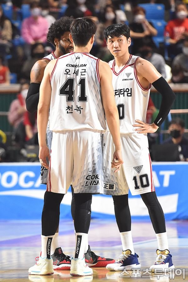 '아반도+오세근 40득점' KGC, DB 꺾고 단독 선두 복귀 : 네이트 스포츠